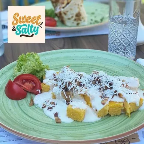 GRILOVANA PILETINA SA CRISPY PANČETOM
