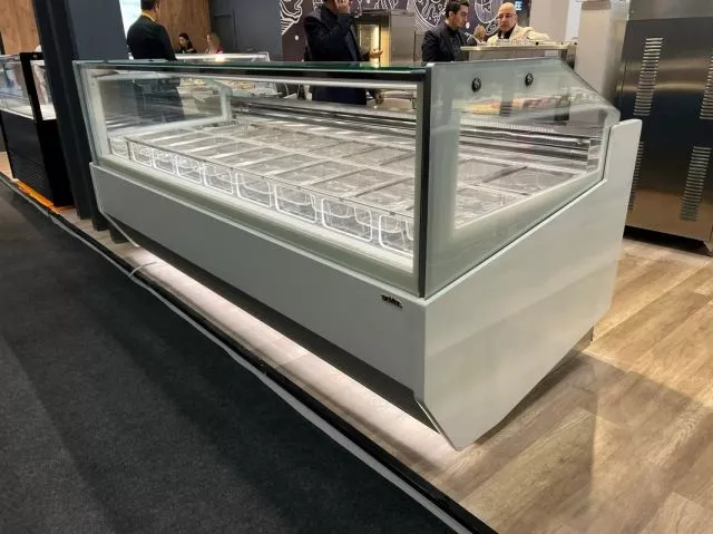 VITRINA ZA SLADOLED SEVEL SMYRNA VISION NEW 18-G GELATO 18 KASETA