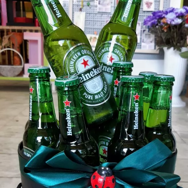 Pivopija Box sadrzi 10 flasa Heineken piva