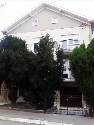 PRIVREMENI SMEŠTAJ U STARAČKOM DOMU ALEDRA
