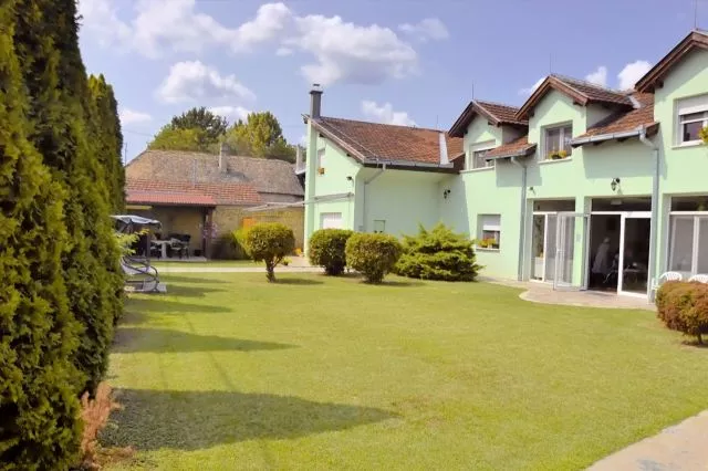 MEDICINSKI TEHNIČARI, SESTRE I NEGOVATELJICE U DOMU MASS GREEN HOUSE
