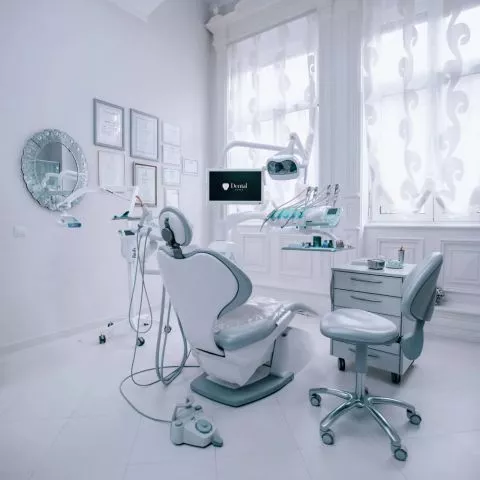 Skidanje starog zubnog mosta Dental zona