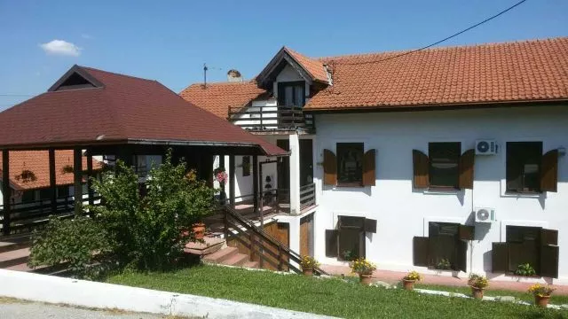 DOM ZA STARA I ODRASLA LICA