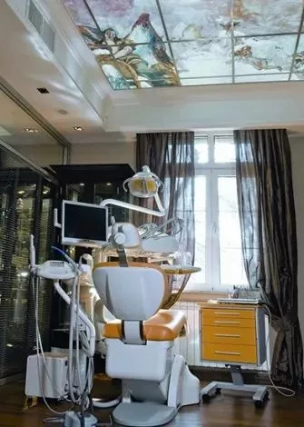 PESKIRANJE ZUBA AIR POLISHING - DR SIMIĆ