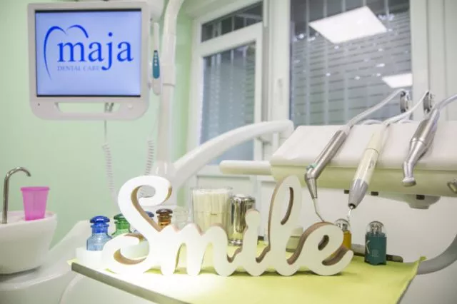 PODLAGANJE ZUBNE PROTEZE - MAJA DENTAL CARE
