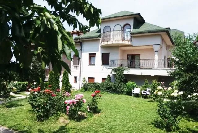 DOM ZA STARE SUNČANA PADINA