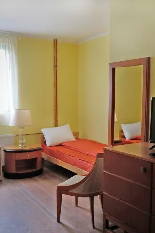 JEDNOKREVETNA SOBA - PSIHIČKI OČUVANE OSOBE - POLUZAVISAN TIP KORISNIKA