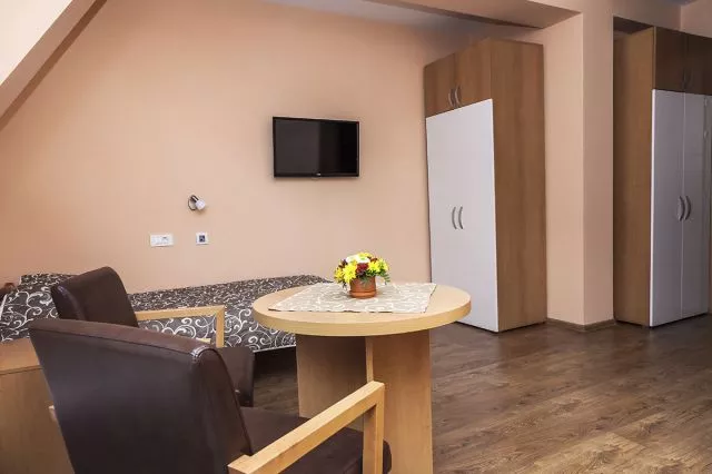 ČETVOROKREVETNE SOBE DOM ZA STARE ČEGARSKA DOLINA