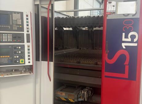 mašina za lasersko sečenje SHT LS 1530 IGB-DC025
