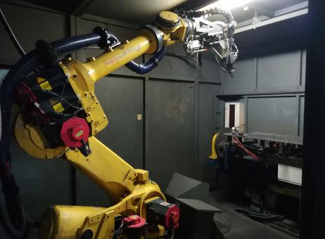 TRUMPF LASER TRUDISC 2000 (FD24) Fanuc R-2000iB 165 F Verified seller