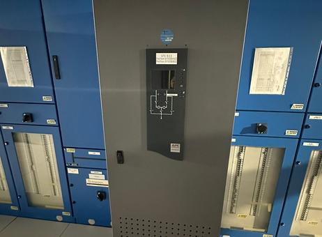 Mašina za energiju APC by Schneider Electric Upsilon STS 600