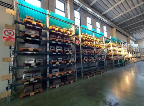 Teški regali Cerbino postavljeni na 126 linearnih metara, visine 445 cm, sa ramenima 128 – 180 – 220 – 270 Verified seller