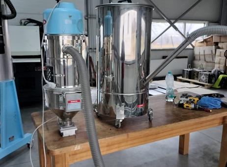 Utovarivač bunkera Moretto + kontejner za skladištenje Verified seller  Nisko radno vreme