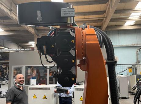 Kuka KRC2 KR 240-2 2000 robot sa vretenom i menjačem alata