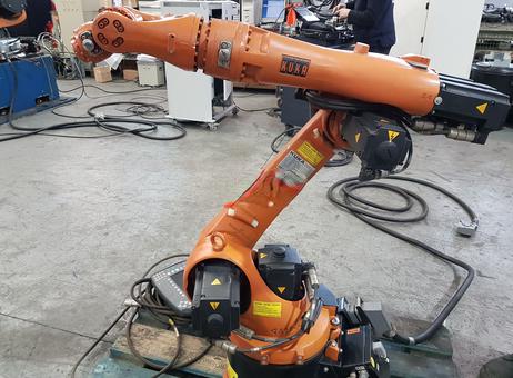 Industrial Robot KUKA Kr5 arc Verified seller