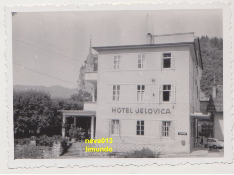 FOTOGRAFIJA pogled na zgradu motela ,,Jelovica"