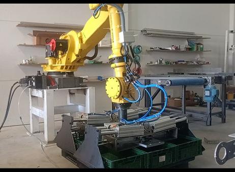 Paletizer - robot za paletiranje FENIX AUTOSYSTEM S.L. FANUC R2000iB 210 F  Dobar dogovor