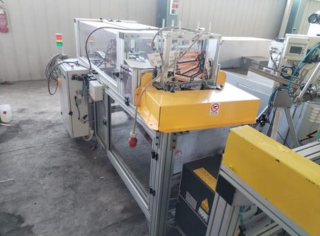 Poluautomatska horizontalna mašina za kartoniranje aluminijumskih rolni, folija i papira za pečenje Robotek 300-01 + Revinder Robotek 100-500 Mašina za pakovanje