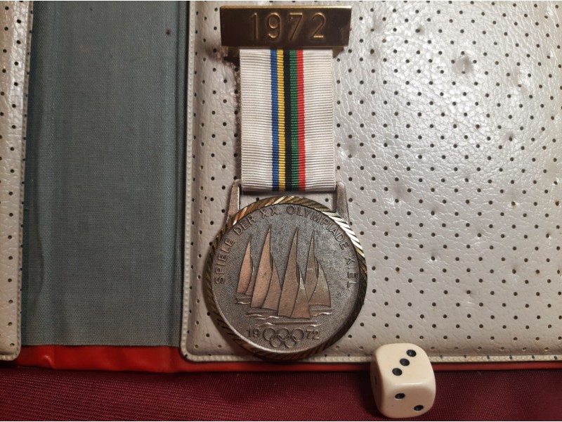 VELIK STAR VTG METAL ORDEN BROŠ ZNAČKA XX OLIMPIJADA 72