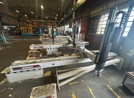 VITMAN - ROBOT ZA SAKUPLjANjE DELOVA ZA BRIZGANjE PLASTIKE Verified seller