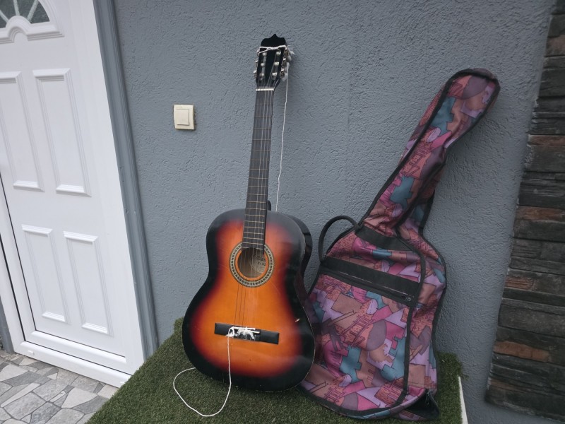 Gitara kao nova nova