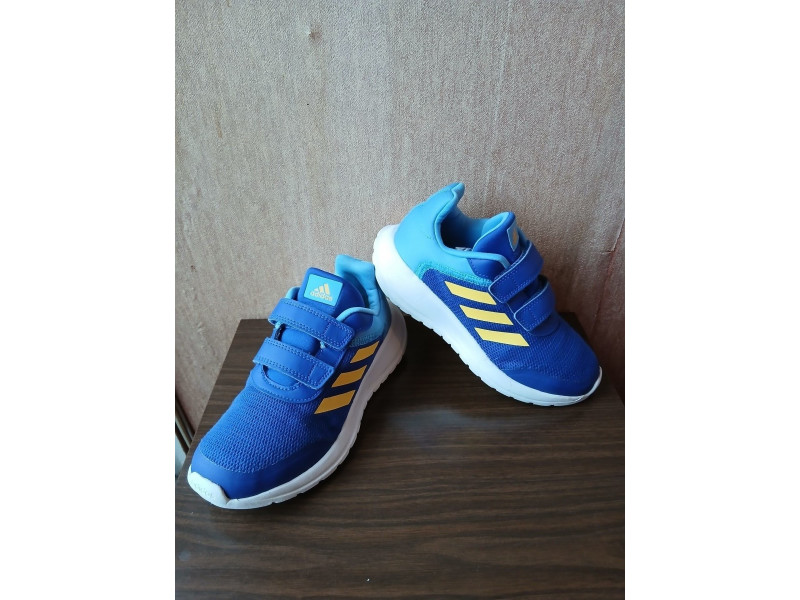 Patike Adidas br. 35-22cm.