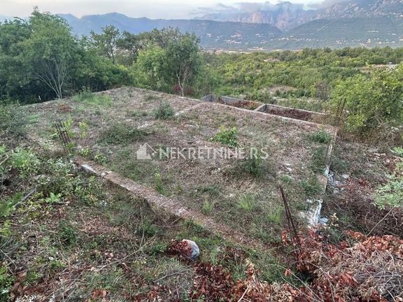 Građevinsko zemljište u Ljesevićima, Kotor: Mirna lokacija sa pogledom
