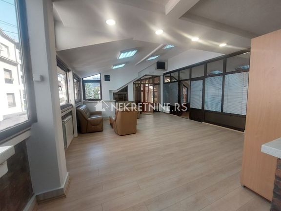 Hram 160m2 treći sprat ID 14567-1