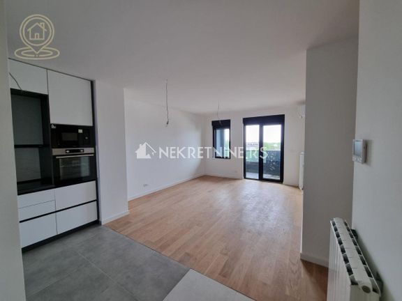 Izdavanje poslovnog prostora 80m2 – Trošarina Vila Park Residence, tri odvojene prostorije, terasa i garažno mesto, Save Maškovića