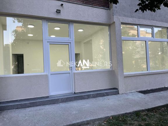 Sremčica, Tomasa Edisona, potpuno renovirani poslovni prostor na dobroj lokaciji ID#24313