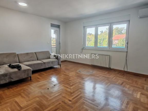 Izdaje se poslovni prostor - Stepa Stepanović, Voždovac – 83 m²