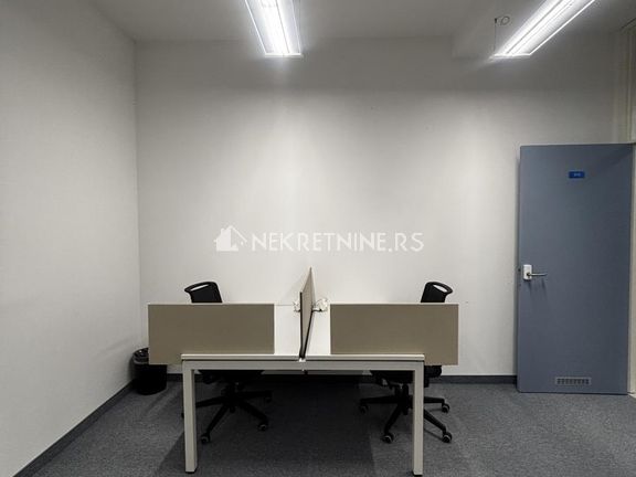 Izdavanje kancelarija 10m², savršen prostor za freelance i male timove – Niš, blizu Elektronske industrije