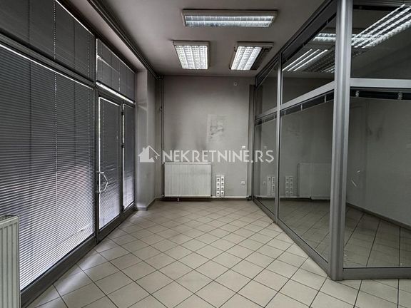 Izdavanje ekskluzivnog poslovnog prostora 450m² u centru Niša kod Narodnog pozorišta