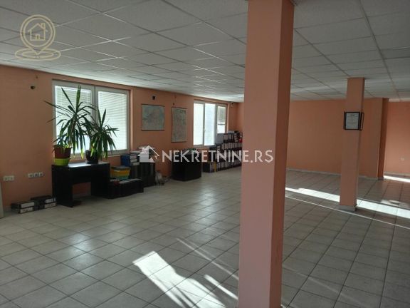Izdavanje poslovna zgrada Zemun Plavi horizonti – 830 m², prodajno-izložbeni prostor + magacin, odlična lokacija