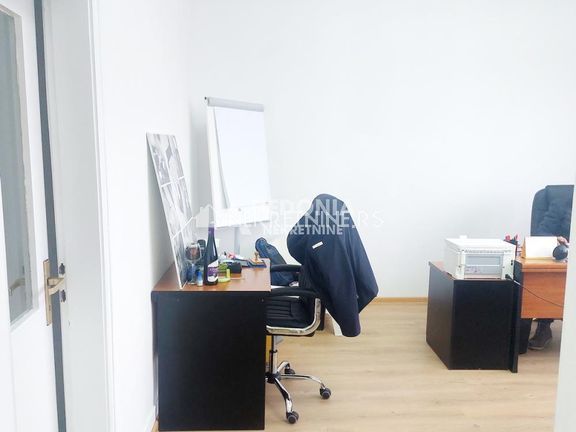 Banovo brdo, izdavanje, renoviran poslovni prostor od 168m2 ID#9816