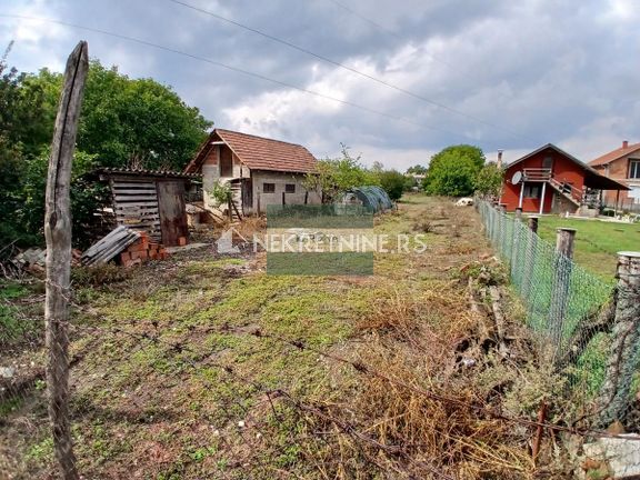Na prodaju plac 7,5 ari – Jagodina, Sarina međa