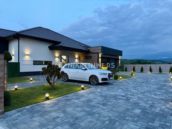 Luksuzna porodična kuća 520m2