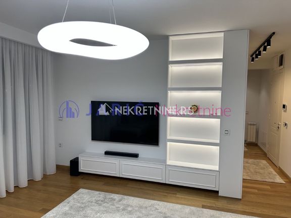 Neimar, Karađorđev Park 75m2. 3. 0. Lux!