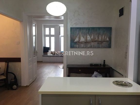 Renoviran, salonski u Nušićevoj