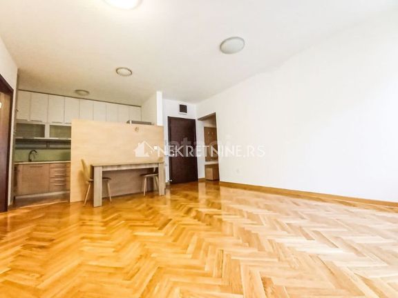 Vračar, 79 m² – Renoviran 3.5 Stan