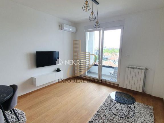 Izdavanje 1,5 stan od 44m2 Bulevar Evrope