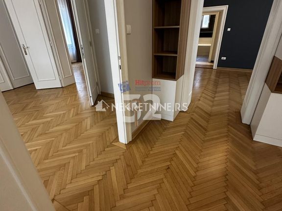 Senjak, komforan luks, 2 spavaće, Nemačka škola