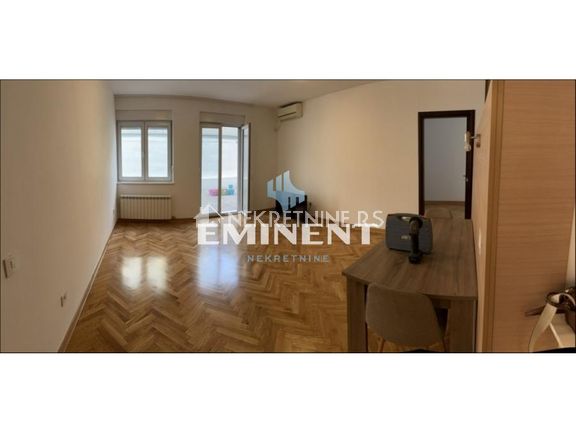 Vračar, Crveni krst, Cerska, 3.5, 80m2, 1100 EUR