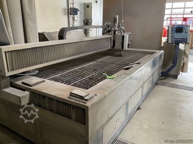 CNC mašina za rezanje vodenim mlazom
waterjet 3000 x 1800