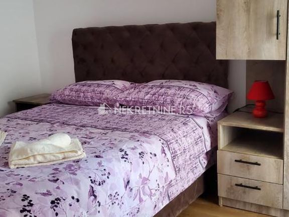 Prodaja stana – Vrnjačka Banja, novogradnja, 33m², potpuno namešten, parking mesto
