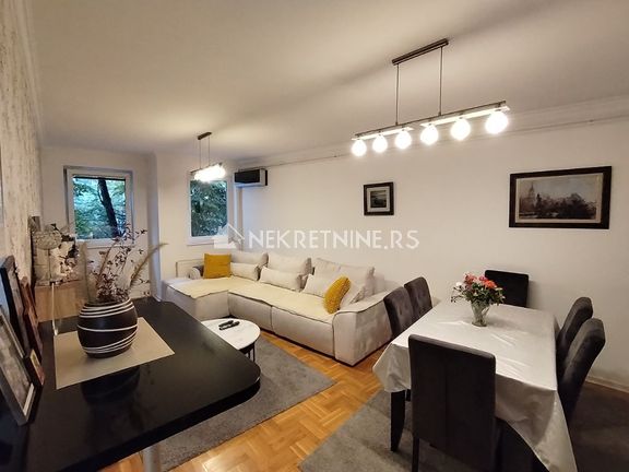 Obrenovac, trosoban stan, 1 sprat, 79,19m2, centar, Vojvode Mišića