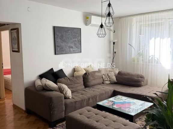 Braće Jerković, trosoban stan 71m², uknjižen i renoviran