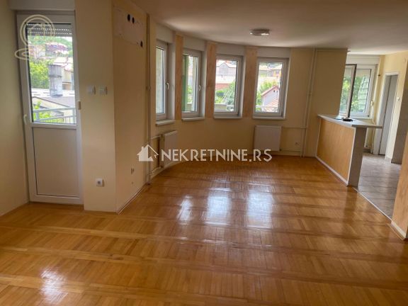 Prodaja trosobnog stana Palilula – 108m², 4. sprat, mirna lokacija