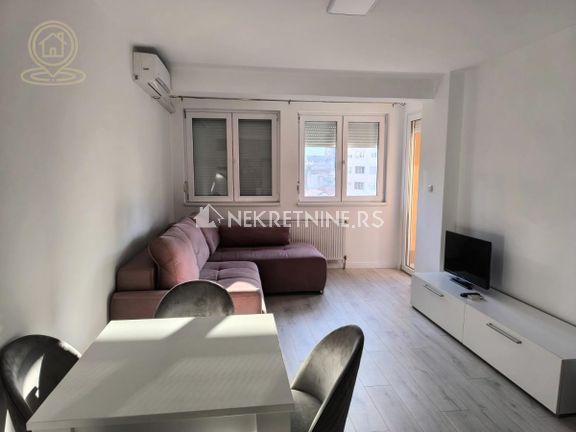 Prodaja dvosobnog stana Niš Dušanov bazar – kompletno namešten, 50m², odlična lokacija