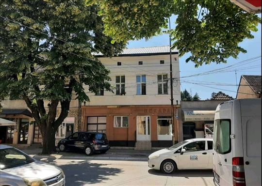 Troiposiban stan, širi centar, namešten, 77 m2